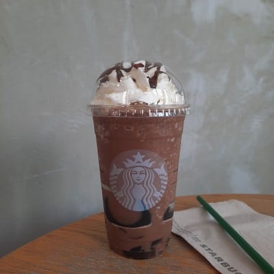 รีวิว Starbucks Chapter One Eco Condo - Java chip frap Venti เข้มช็อค ...