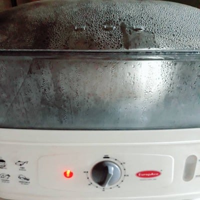 สูตร ไก่นึ่งสมุนไพร Gai Neung Samun Prai (Steamed Chicken With Herbs ...