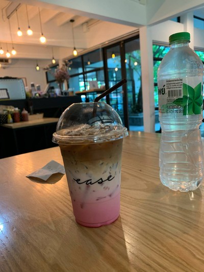 รูป Ease Cafe&CoWorking Space