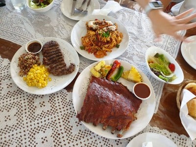 สเต็กเนื้อวากิว • ทั้งสามจานในภาพไม่มีความโดนเด่นในรสชาติ ร้าน Vano Steak - Wongnai