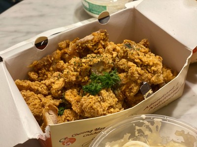 ไก่ทอดสโนว์ออนเนี่ยน ร้าน Choongman Chicken Glasshouse Ratchada