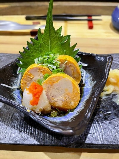 ตับปลาอังโกะกับซอสพอนสึ ร้าน Shinsei Sushi Ari - Wongnai