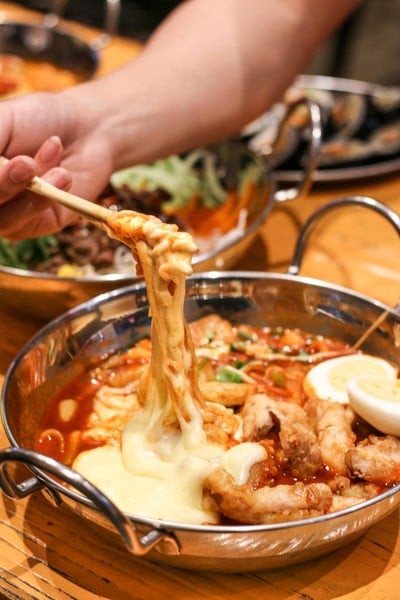 รีวิว Sinjeon - 🧀 Cheese heaven! Specializing in tokpokki and Korean ...