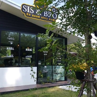 รีวิว SIS & BRO Cafe' - น้ำ 3 เซียน หอม เข้ม กลมกล่อม ต้องมัทฉะกาแฟลาเต้แก้วนี้จ้าา