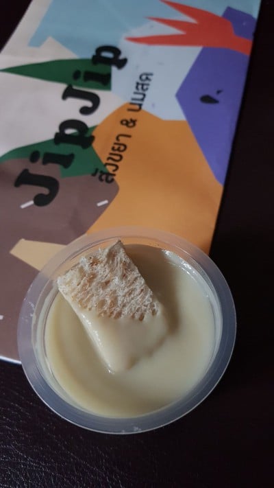 ขนมปังโฮลวีตนึ่ง+สังขยาทุเรียน ร้าน Jip Jip สังขยา & นมสด The Commons