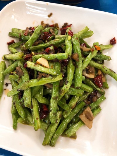42.ผัดถั่วแขก 干煸四季豆 • แนะนำกินแก้เผ็ดได้ดีมาก ร้าน ที่นี่เฉิงตู หม่าล่า ...