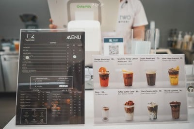 รูป one to two coffee town in town