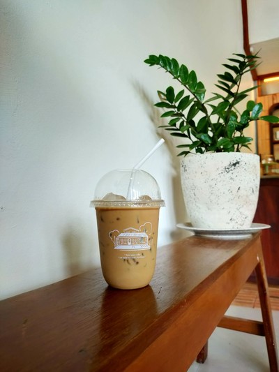 Latte • บรรยากาศทั้งภายนอกและภายในดีมากมีมุมให้ถ่ายรูปเยอะ ในส่วนของกาแฟนั้นทำออกมาได้คุ ร้าน ...