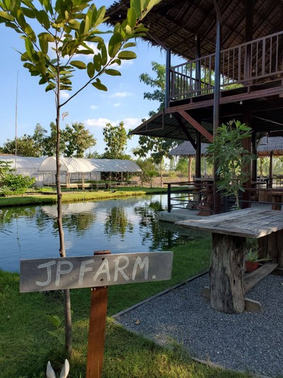 รีวิว Jp Farm เมล่อนญี่ปุ่นนครสวรรค์ - ร้าน JP Farm บรรยากาศแบบสวน มี ...