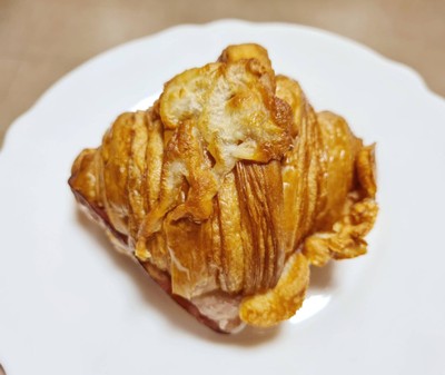 Mozzarella Ham Croissant ร้าน Lammn Croissant