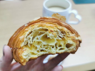 ALMOND CROISSANT ร้าน Lammn Croissant