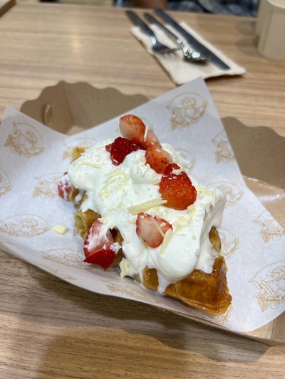 Croffle cream strawberry ร้าน After You Dessert Café เซ็นทรัลลาดพร้าว