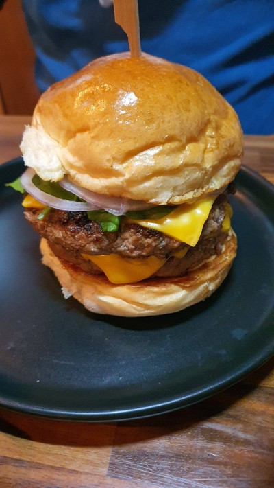 The standard (beef) ร้าน The Standard Burger