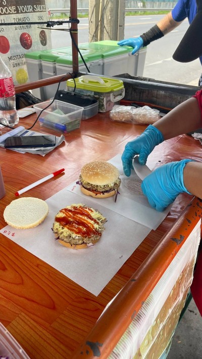 รูป Captains Corner Burgers Kebabs 7/11 หน้าหมู่บ้านมัณฑนา