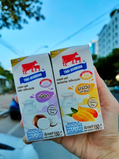 นม UHT • 10 บาท ร้าน Thai - Denmark Milk Land Park Village Rama 2