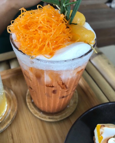 Golden Thai Tea • สายหวานน่าจะชอบทั้งทองหยอดและฝอยทอง ร้าน Natura Cafe ...