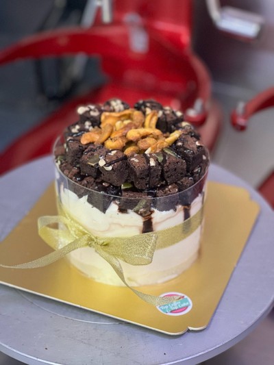 บราวนี่ธัญพืชครีมสดเม็ดมะม่วงครึ่งปอนด์ • image ร้าน TopCoffee and TopCake TopCoffee and TopCake