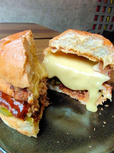 รีวิว Cast Iron Burgerhaus - Cheesy Monster ใครชอบขีสเบอร์เกอร์ต้องลอง ...