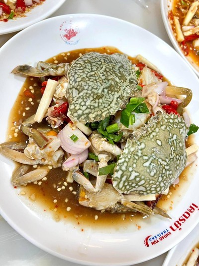 ยำปูม้า (สด) ร้าน โคตรยำ ห้วยขวาง