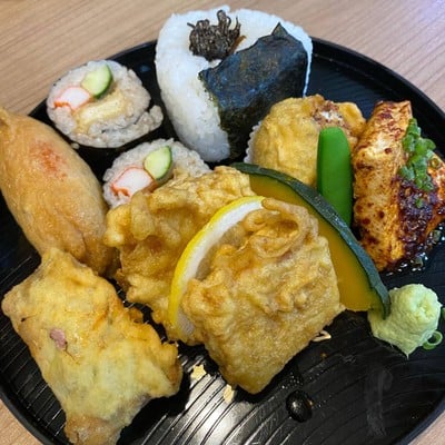 Set F โอนิกิริโทฟุ ร้าน Tennen Toufu เท็นเนน โทฟุ เจเจมอลล์ ศูนย์การค้า ...