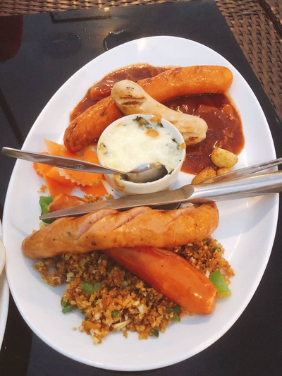 ไส้กรอกรวม ร้าน Samsen Life Restaurant - The River ร้านอาหาร สามเสนไลฟ์ ...