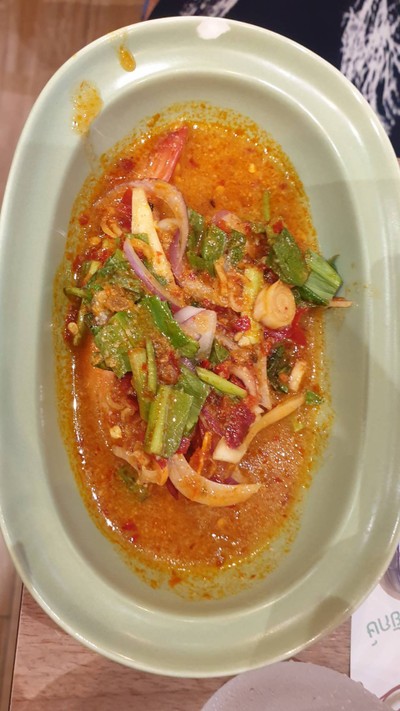 ยำแซลมอน ร้าน Burn Whale - Wongnai