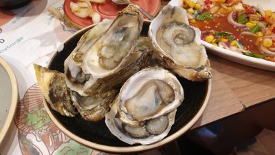 หอยนางรม ร้าน Burn Whale