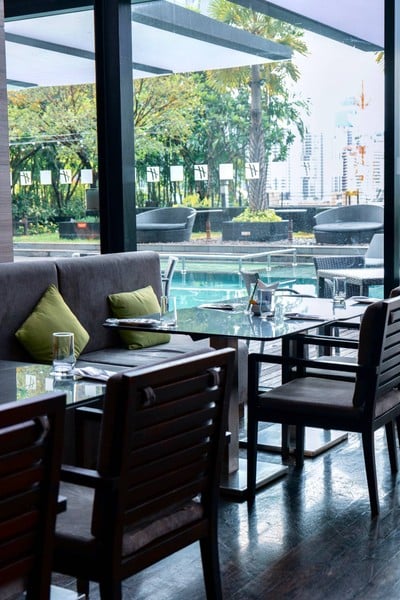 รีวิว Zeta Cafe โรงแรมฮอลิเดย์อินน์ กรุงเทพฯ - บุฟเฟ่ต์อาหารทะเลแน่นๆ ...