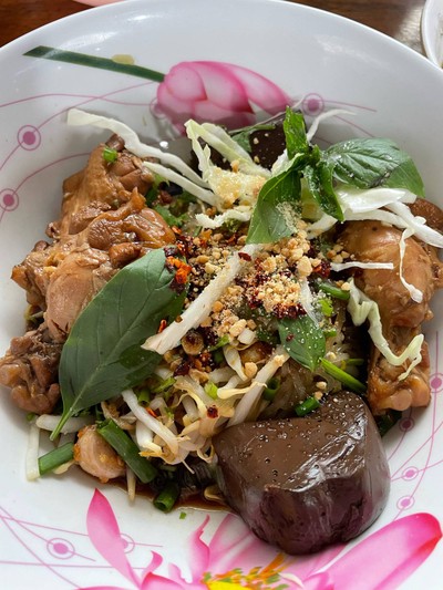 รูป ก๋วยเตี๋ยวไก่เจ๊แดง เซ็นทรัลลาดพร้าว