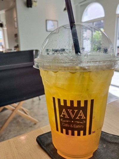 พีช ร้าน AVA Cafe & Eatery