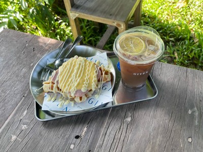 Ham cheese Croffle + Black lemon ร้าน GIVEN นครสวรรค์