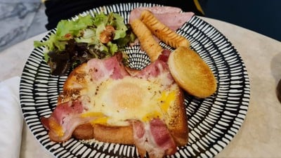 Bridge Toast ร้าน Es-pe-cial Coffee Bar