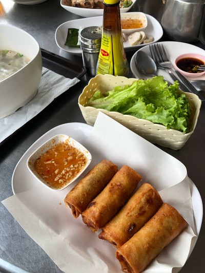 ปอเปี๊ยะทอดมี4ชิ้น ร้าน คิงส์โอชา