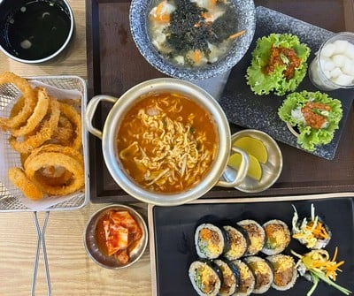 Onion Rings+Spicy Pork Gimbap+pork Ramen+manda Soup ร้าน K-StrEAT ...