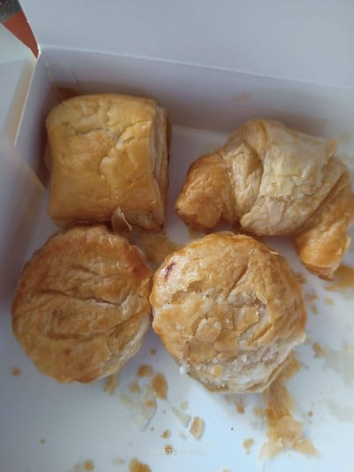 sausage roll chicken puff • อร่อยมาก ร้าน Pim's อารีย์