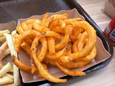 รีวิว Smizzle Burger สุขุมวิท 26 - เบอเกอร์เนื้อฉ่ำๆ กับ Messy fries ...