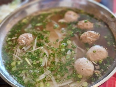 เฝอลูกชิ้น ร้าน เฝออร่อย Pho Aroi โฮมโปรบางนา