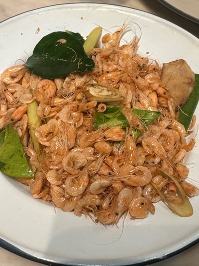 Stir fried Baby freshwater prawns ร้าน Zaab Eli (แซ่บอีลี่) เอ็มควอเทียร์