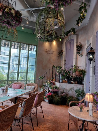 รูป Audrey Cafe des Fleurs EmQuartier ชั้น 8 (ตึก Helix Quarter)