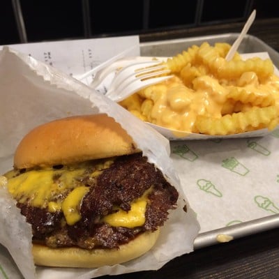รีวิว Shake Shack Grand Central Terminal - อร่อย แป้งนุ่ม กินตอนร้อนๆนะ