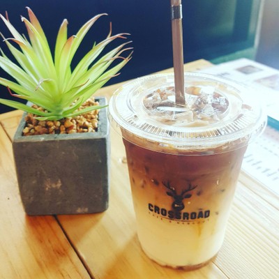 รีวิว CROSSROAD COFFEE ROASTER อุทัยธานี - คาเฟ่ฮิปสเตอร์ของเมืองอุทัย