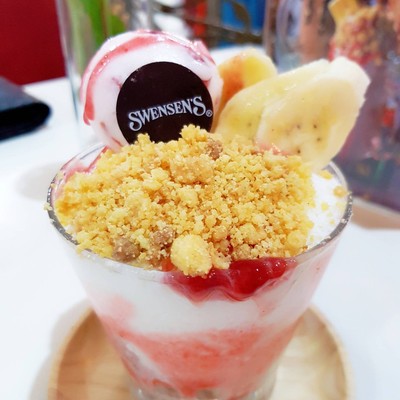 รีวิว Swensen's JJ Mall - สตอเบอรี่ overload sunday สตอเบอรี่จัดเต็ม