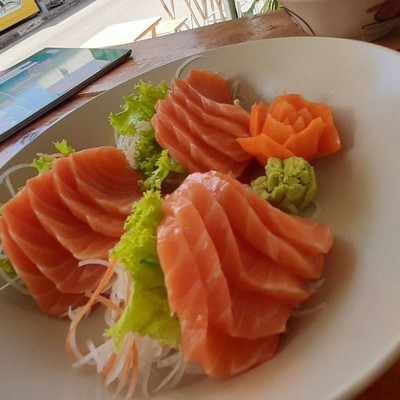 รีวิว Saab Salmon - อร่อยและถูก