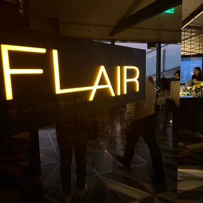 รีวิว FLAIR rooftop bar - ร้าน rooftop ชิคๆ ที่เห็นวิวหอไข่มุกแบบปังๆ