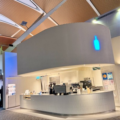 รูป ☕️ Blue Bottom Coffee @Shanghai Pudong International Airport ...