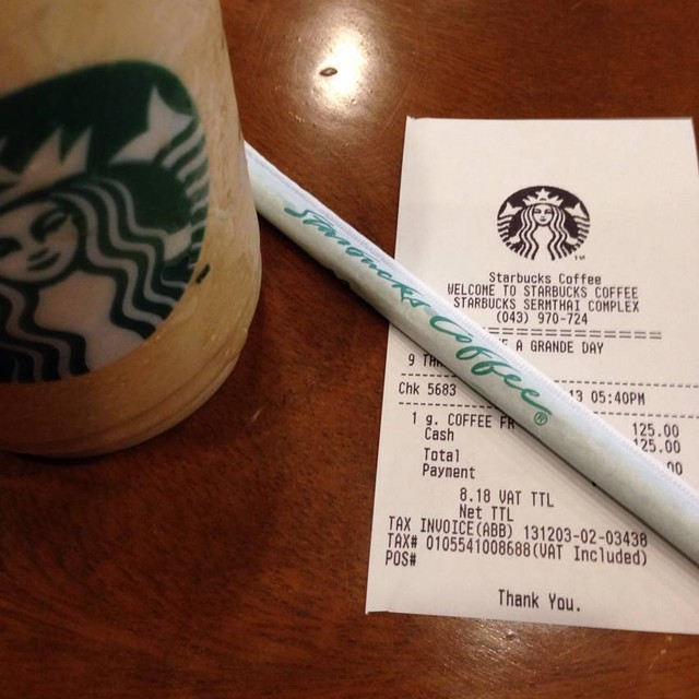 เมนูของร้านอาหาร Starbucks Sermthai Complex