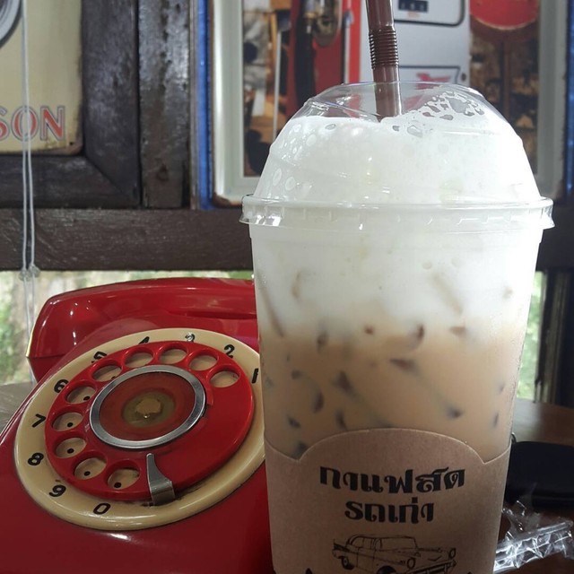 เมนูของร้านอาหาร กาแฟสด รถเก่า ไชโย