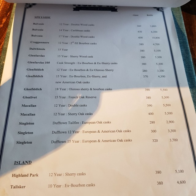 เมนูของร้านอาหาร Sri Trat Restaurant & Bar Sri Trat