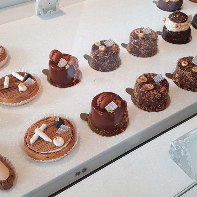 เมนูของร้านอาหาร Paris Mikki Central Embassy