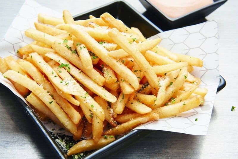 3 มื้อครบ จบที่เดียว! ตะลุยกิน 12 ร้านสุดฟินใน Mercury Ville